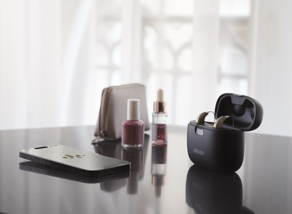 Améliorez votre qualité d'écoute avec Oticon Real - % Objets du Futur